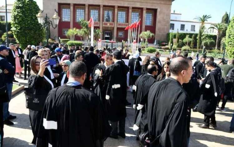 مشروع قانون المهنة يثير المزيد من احتجاجات المحامين - الأخبار جريدة ...